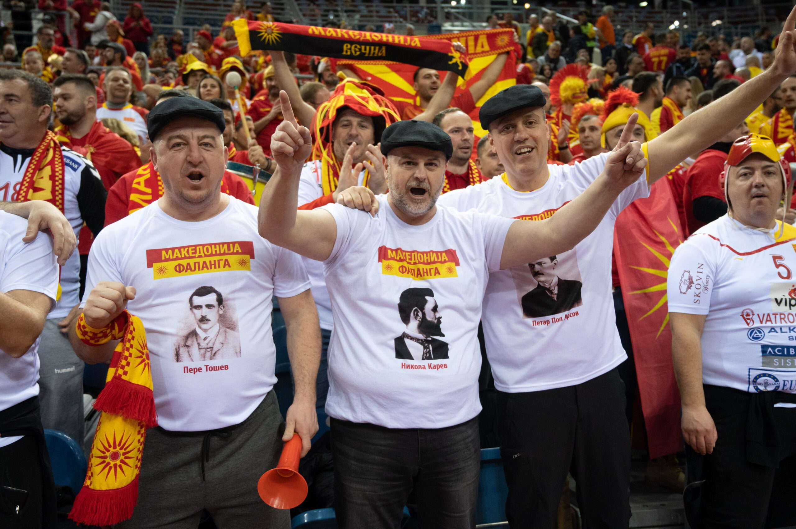FOTO UBOD: Falanga uz Makedoniju i kad gubi i kad dobija - Balkan ...