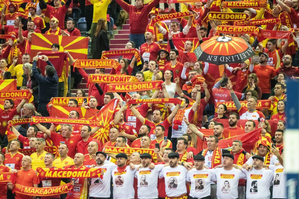 FOTO UBOD: Falanga uz Makedoniju i kad gubi i kad dobija - Balkan ...
